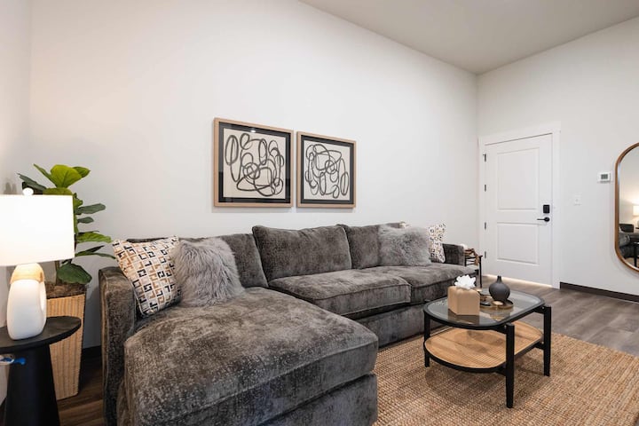 Aviator - 5 Mi To Xna - 15 Mi To Dt Bentonville - Decatur, AR