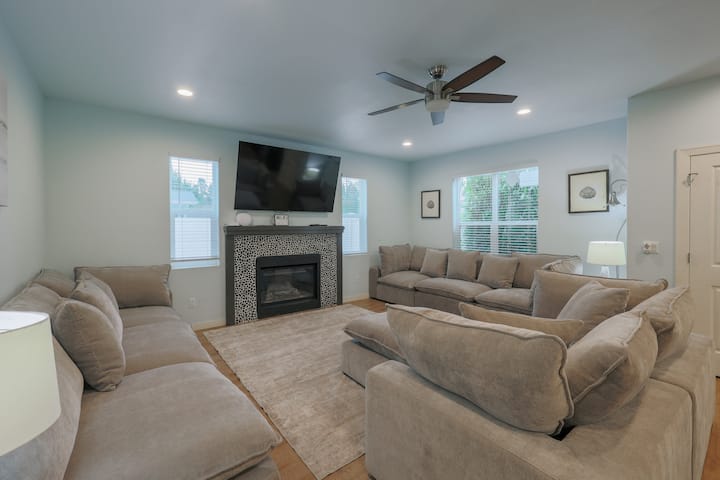 Surfer's Beach Heated Swim Spa+10bd/8ba+pool Table - Depoe Bay, OR