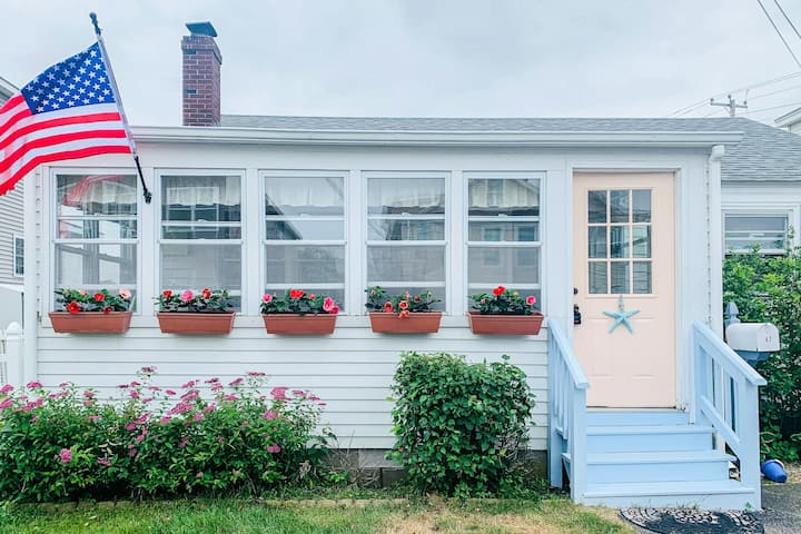 2br Beach Cottage Walk To Beach & Town W/ Yard - Hampton Beach, NH