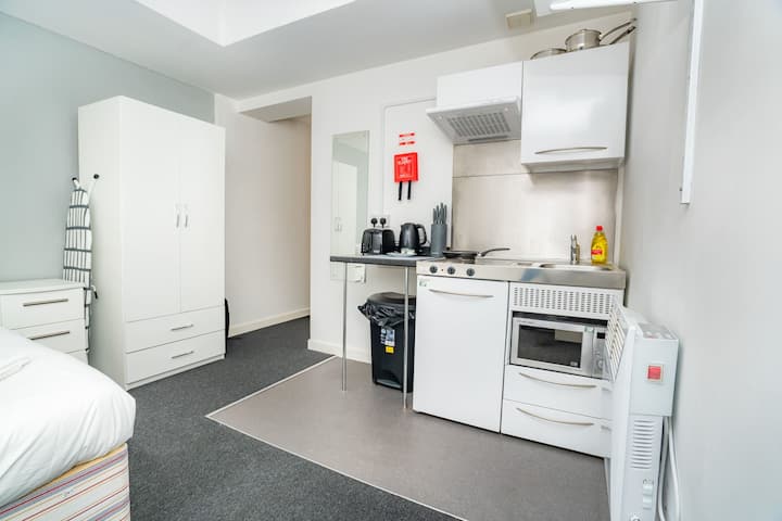 Compact & Cosy Central Coventry Budget Studio - Coventry