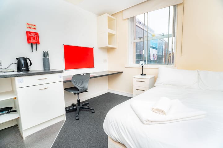 Modern & Cosy Central Coventry Budget Studio - Coventry