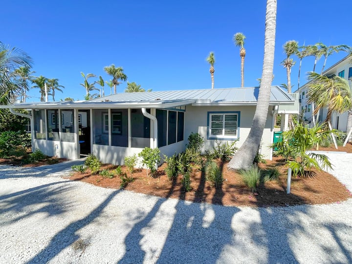 Jensen's Cottage #3 - Charming Cottage On The Bay - Captiva, FL