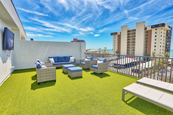 Across From Beach-private Roof Top Deck-azul C1 - Madeira Beach, FL