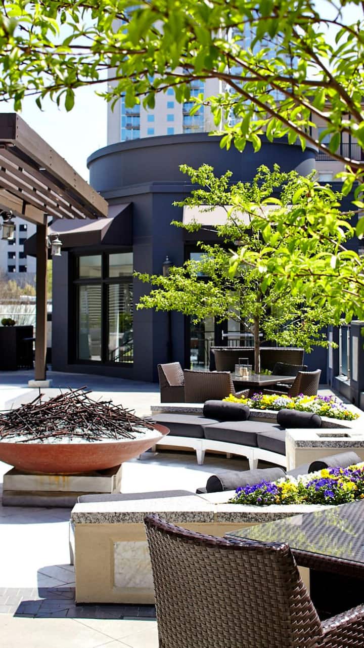 Your Midtown Retreat | Pet-friendly. Gym. Dining - Atlanta, GA