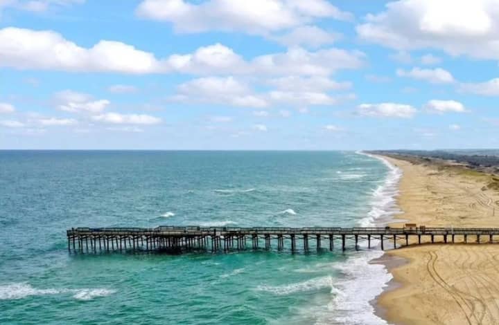 New! 3bd 2bth Oceanfront / Pool / Gym / Beach - Virginia Beach, VA