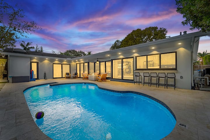 Resort Style Backyard~heated Pool~hot Tub~fire Pit - Fort Lauderdale