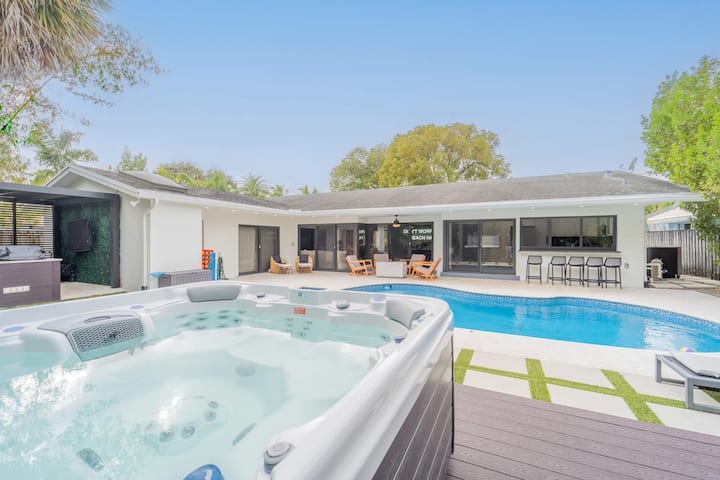 Resort Style Backyard~heated Pool~hot Tub~fire Pit - Fort Lauderdale, FL