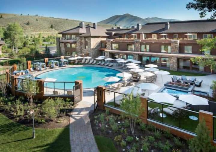 Spacious Cottage W/cozy Fireplace! Pool, Ski & Spa - Sun Valley, ID