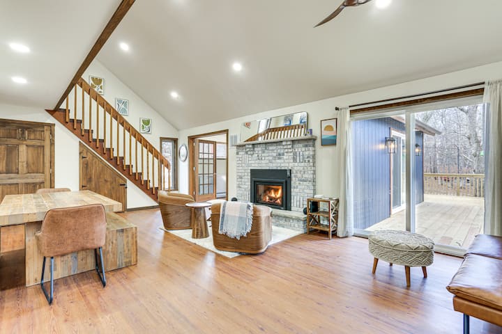 Pocono Mountain Family Home W/ Deck + Grill - Bushkill, PA