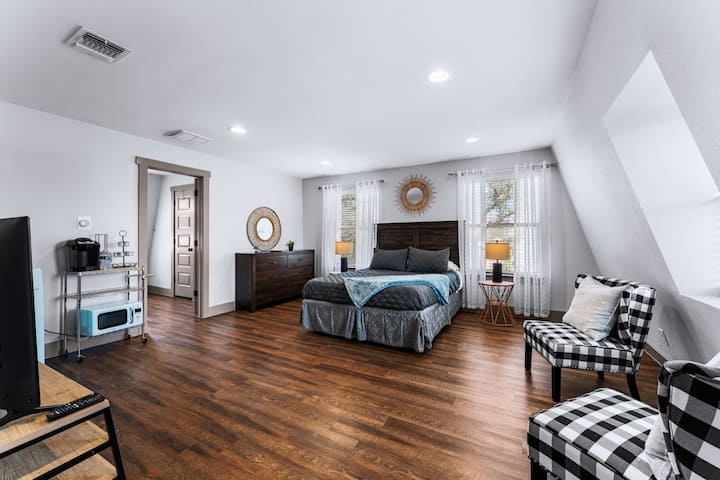 Large Suite~downtown~river Home~games~firepit - Boerne, TX