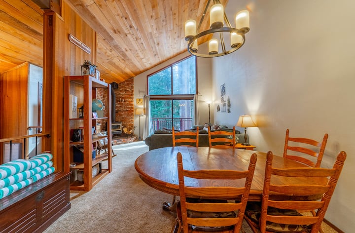 Charming 2/2 Tucked In The Trees; Hottub & Parking - Mammoth Lakes, CA