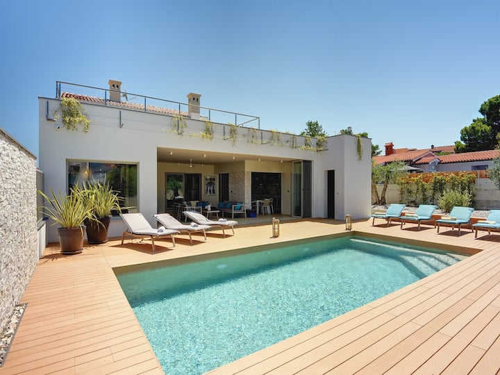 Villa à Stinjan Avec Piscine Et Vue Mer - Pula
