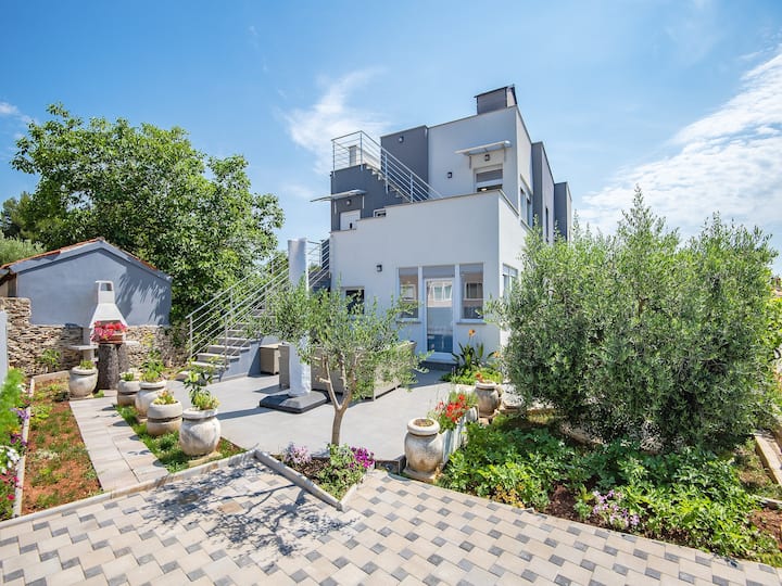 Maison Spacieuse Avec Grande Terrasse Sur Le Toit - Medulin