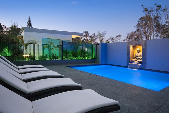 East Coast Escapes | Cavvanbah | April Sun Villa - Byron Bay