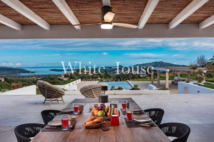 Villa Di Lusso Con Piscina E Splendida Vista Mare - Olbia