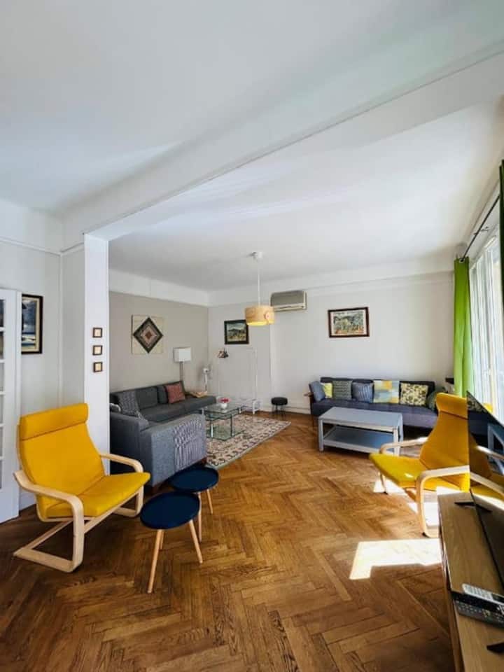 Grand Appartement De 4 Pièces - Vauban - Marseille