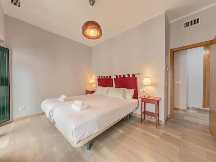 Apartamento De 1 Dormitorio Junto A La Maestranza - Camas