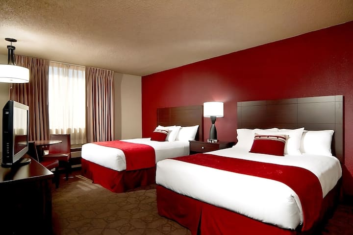Pool, 3 Queen Rooms At Edgewater Casino Resort - Bullhead City, AZ
