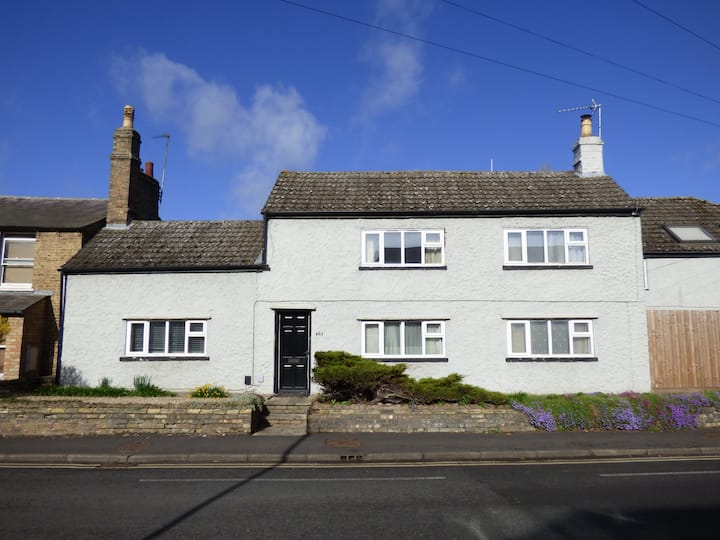 Renovated Two Bedroom Cottage - Ely