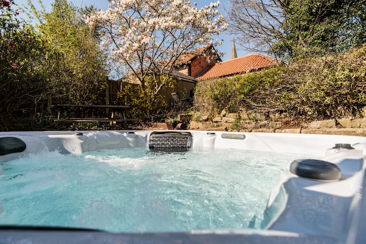 Historical Sherwood Forest Cottages - Sleeps 16 - Sherwood Forest