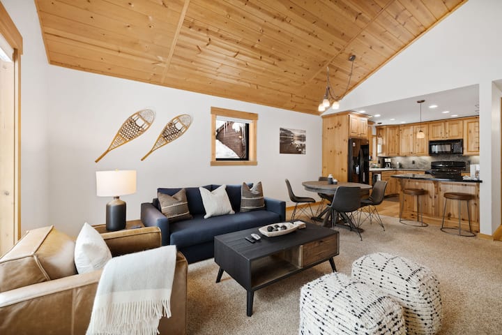 Newly Decorated Dog Friendly Home W/ Ev Charger - Truckee, CA