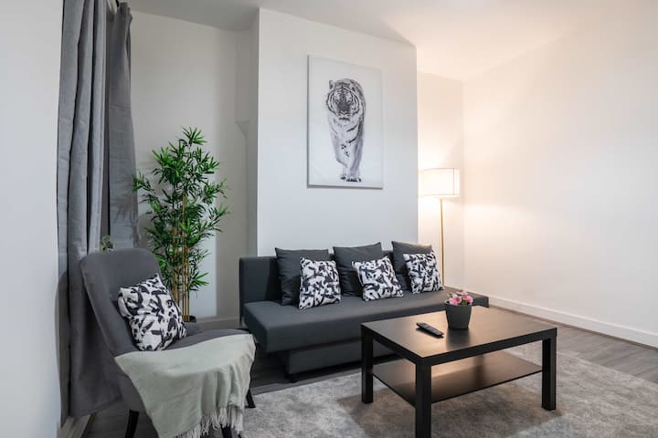 4 Bedrooms-4 Bathrooms House - Barrow-in-Furness