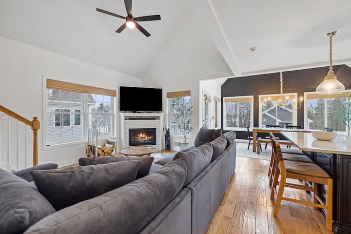 Lake Getaway W/ Pool & Firepit - Laconia, NH