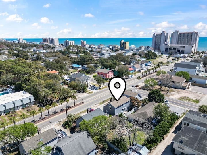 3 Blocks To Beach - Sleeps 8- 5 Bds- Backyard - North Myrtle Beach, SC