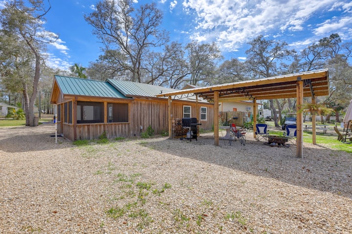 Near Steinhatchee River: Studio W/ Screened Porch! - Steinhatchee, FL