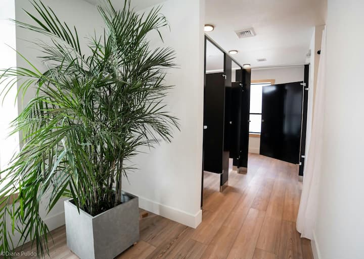 Accessible Private Hostel Room With Common Bath - Leavenworth, WA