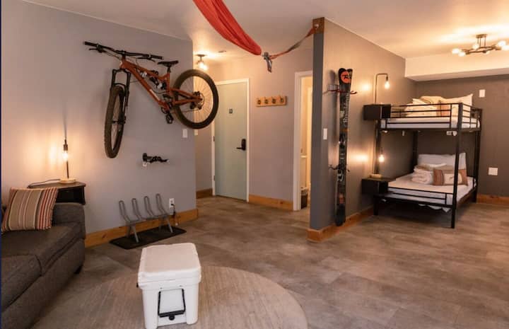 Room For Your Crew - Mount Shasta, CA