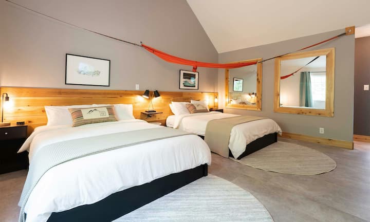 Comfy Queen With Accessible Feature - Mount Shasta, CA