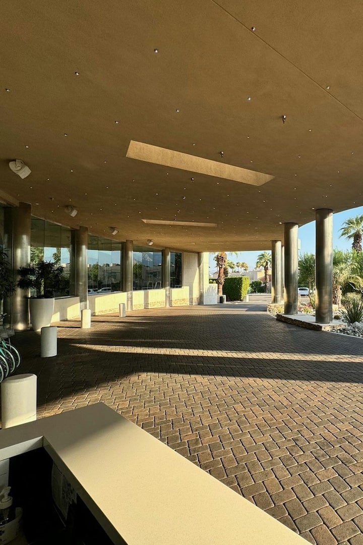 Chic, Elevated Mid-century Style - Palm Springs