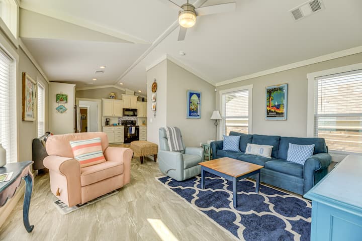 2 Blocks From Aransas Bay: Family Home W/ Patio! - Rockport, TX