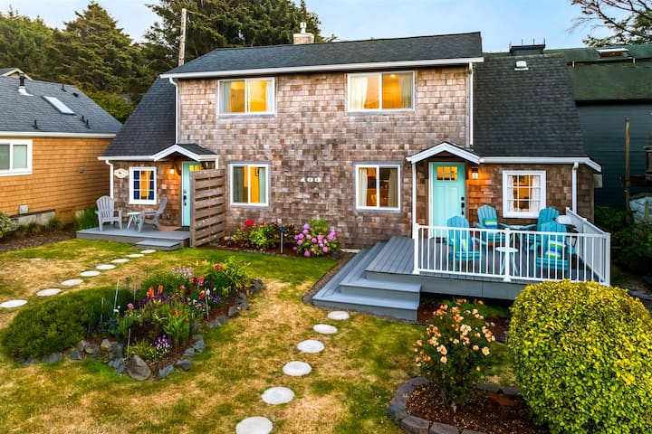 Left Coast Hideaway - New Listing! - Cannon Beach, OR