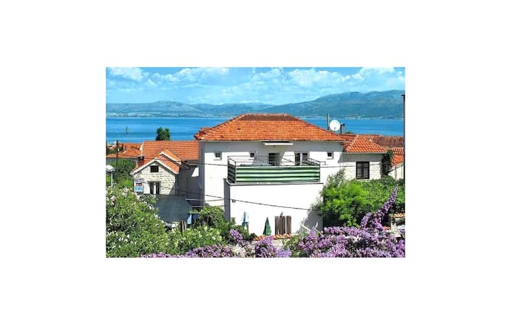 Amazing Apartment In Supetar With Wifi - Brač