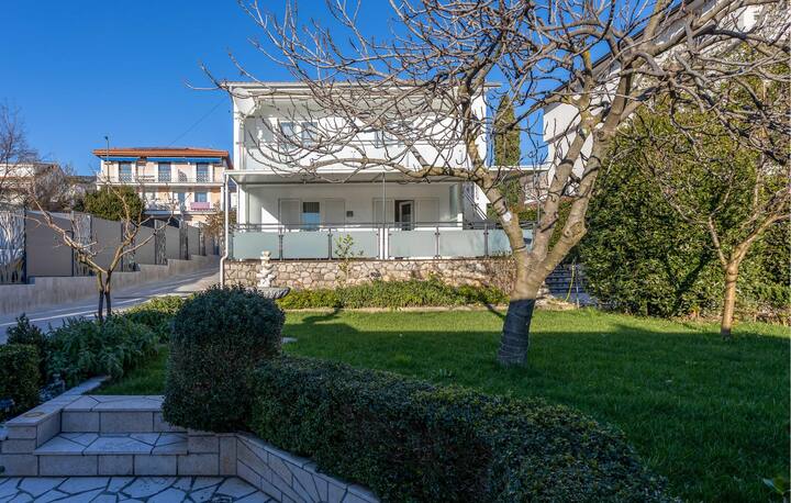 2 Bedroom Awesome Apartment In Selce - Crikvenica