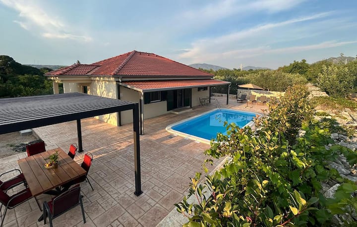 Stunning Home In Zadvarje - Baška Voda