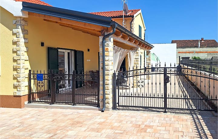 4 Bedroom Stunning Home In Vodice - Vodice, Horvátország