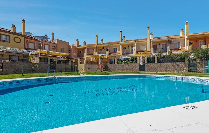 5 Bedroom Cozy Home In El Portil - Huelva