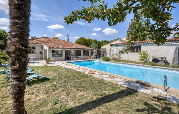 Nice Home In Clavette - Châtelaillon-Plage