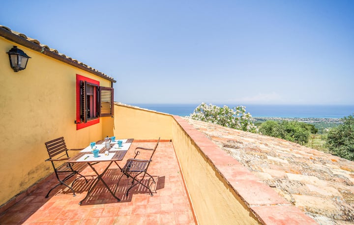 Stunning Apartment In Collesano (Pa) - Lascari