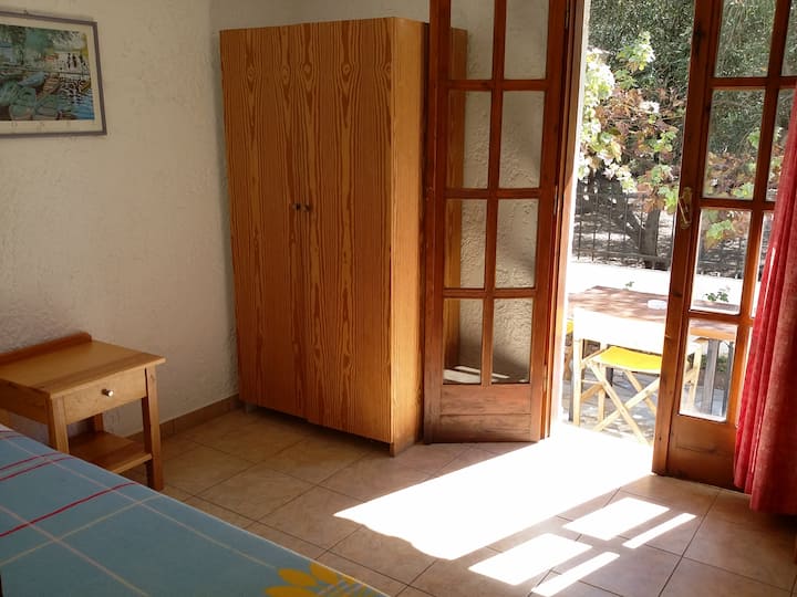 2-bed 2-bath Olive Tree Cottage - Sleeps 4 - Palaiochora