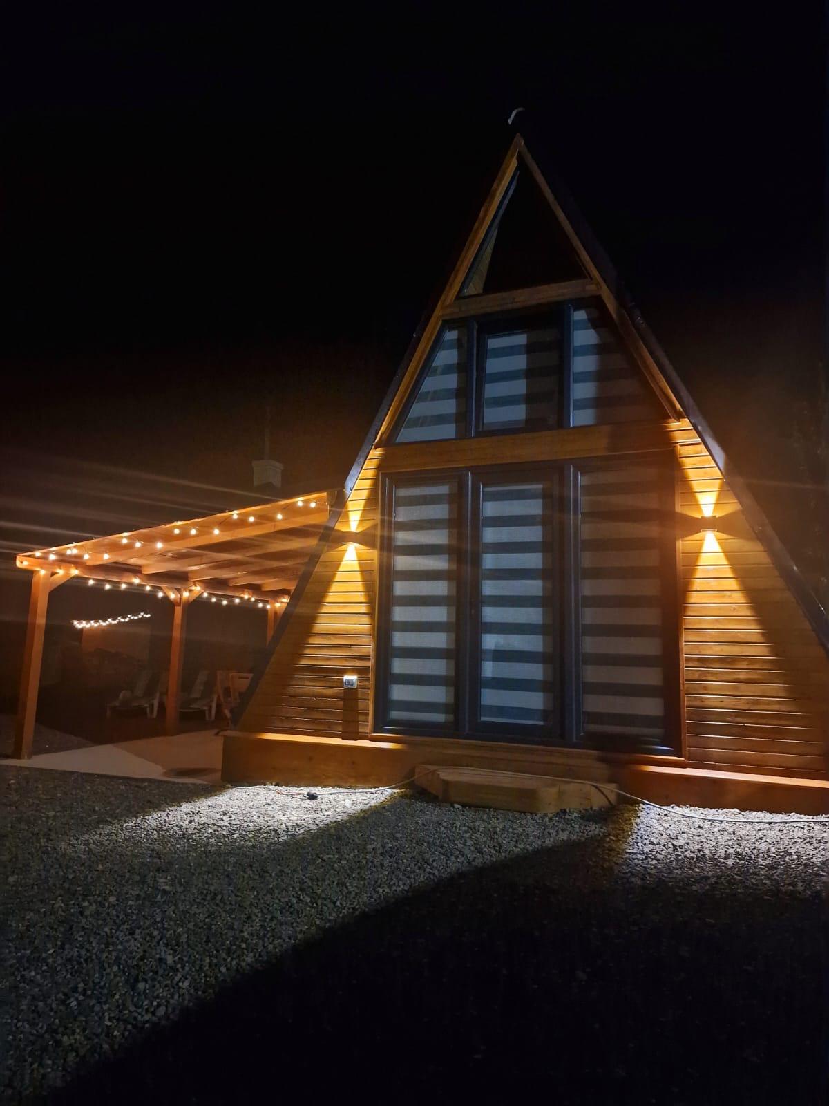 Bucovina-a-framehouse-hottub-fireplace-patio-wifi - Solca
