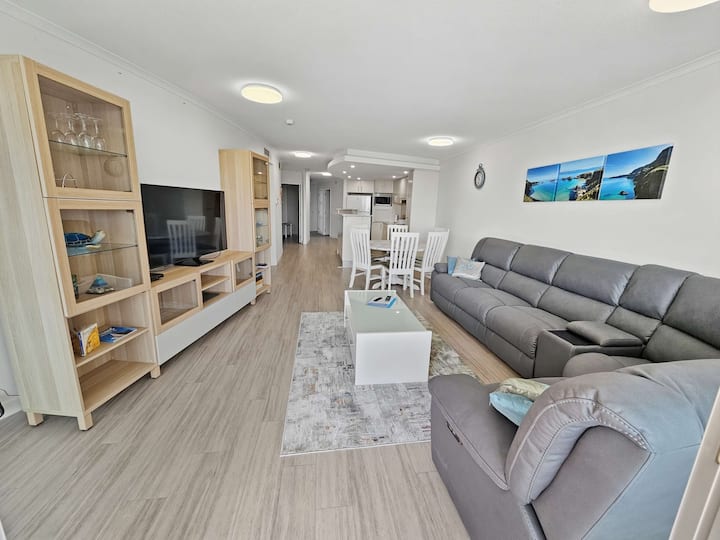 Seaside Sovereign Retreat - Caloundra