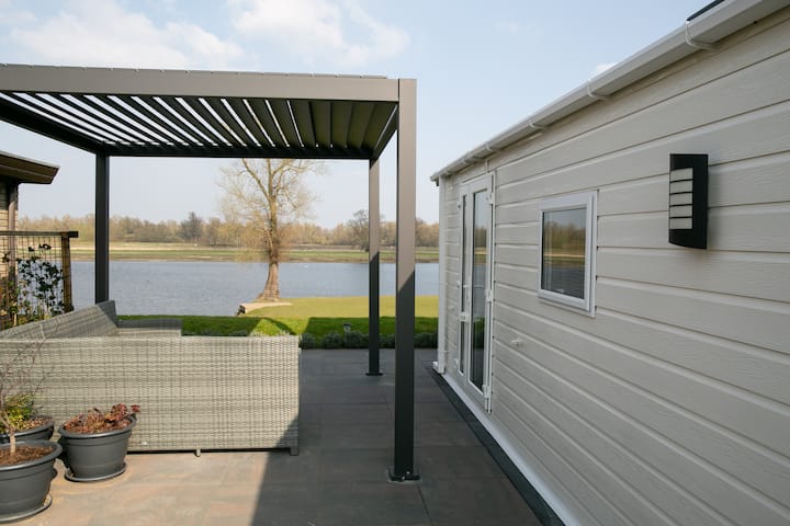 Ijssel Chalet By The Water | 4 Persons - Deventer