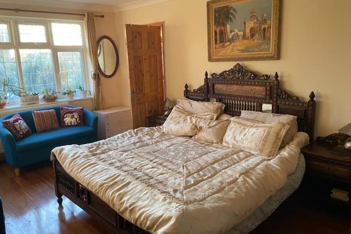 Apartment - Sleeps 4 - Parking - Balcony - Garden - High Wycombe