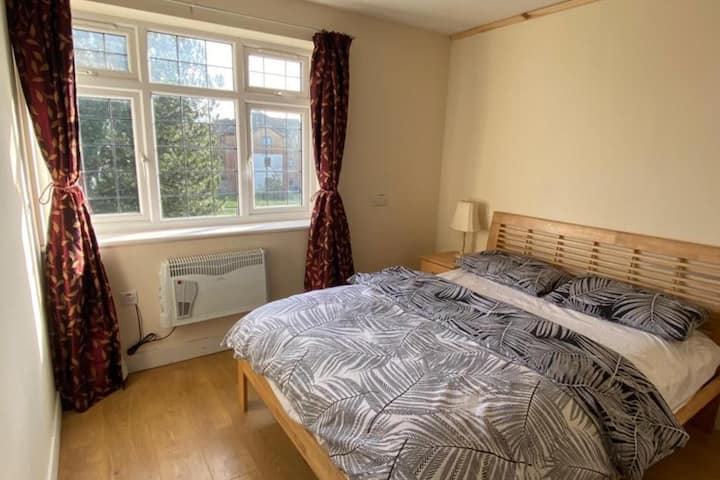 House - Sleeps 2 - Patio - Parking - High Wycombe