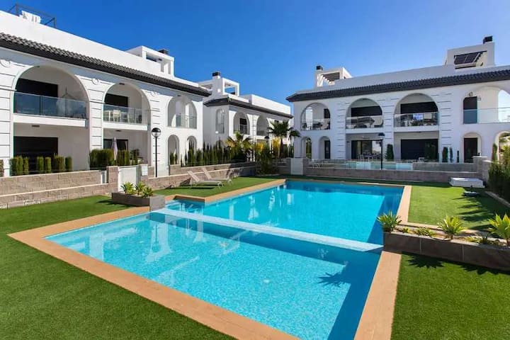 Sunset Paradise - Sleeps 4, Pool, Terrace & Views - La Marina