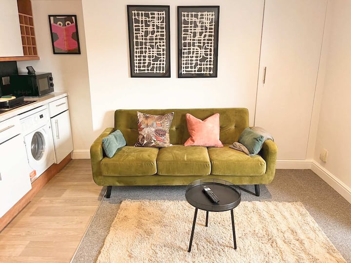 Two Bedroom Flat In City Road - Bristol